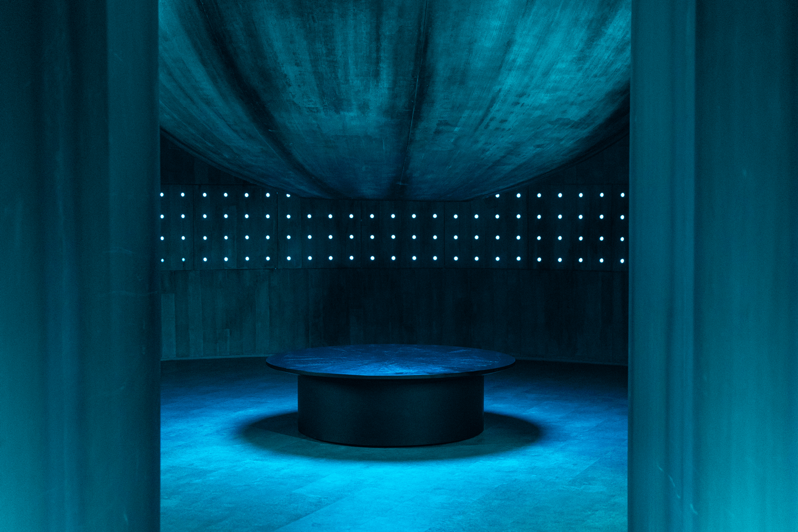 DUNGEON (MOON ROOM) » IAUMReview